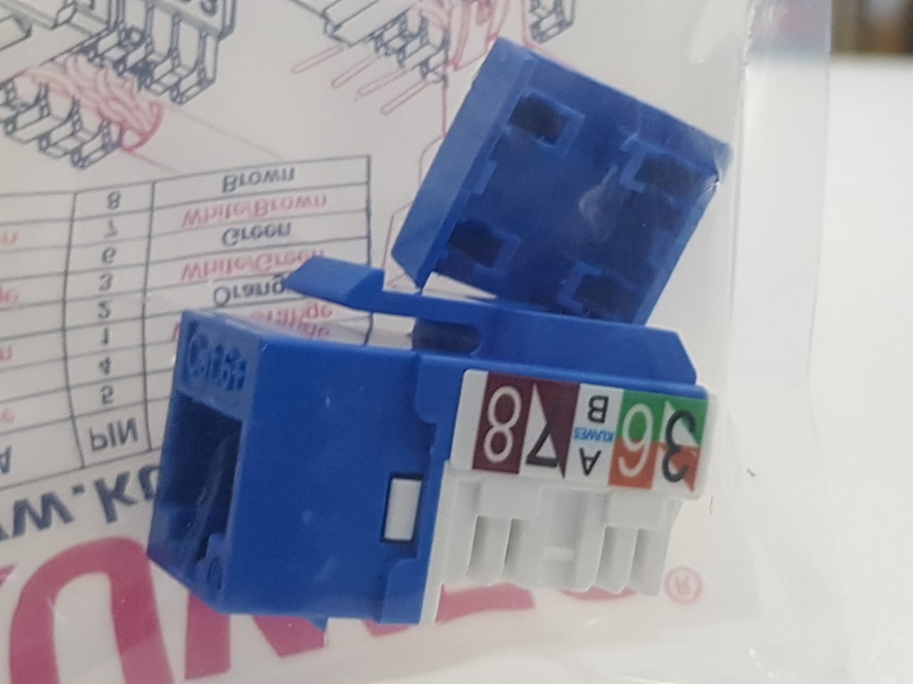 Keystone Jack modular CAT6+ en color azul - KUWES AKL-28-2621-13BL en ...